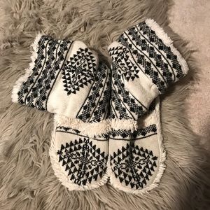 bearpaw Shoes | Slippers | Poshmark